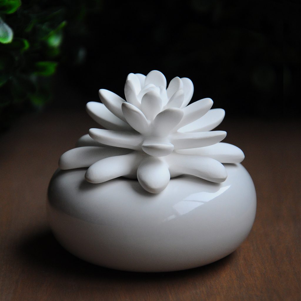 White Lotus Diffuser with Rose Garden Fragrance - Chando UK